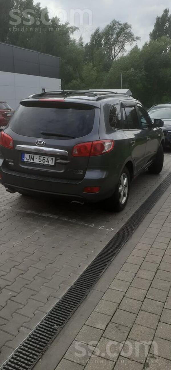 Grey Hyundai Santa Fe 2008 in Riga, with an engine capacity of 2.20 L and mileage of 394 thousand km for 2700 €, photo 6 on AUTOMOTO.COM.LV