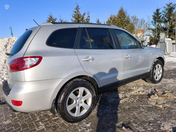 Pelēks Hyundai Santa Fe 2009 Tauragė, ar dzinēja tilpumu 2.19 L un nobraukumu 268 tūkst. km par 4600 €, foto 8 vietnē AUTOMOTO.COM.LV