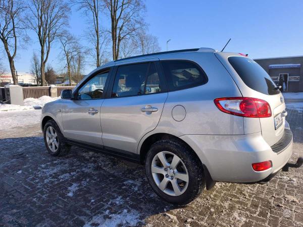 Pelēks Hyundai Santa Fe 2009 Tauragė, ar dzinēja tilpumu 2.19 L un nobraukumu 268 tūkst. km par 4600 €, foto 9 vietnē AUTOMOTO.COM.LV
