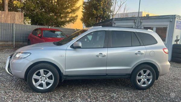 Grey Hyundai Santa Fe 2009 in Taurage, with an engine capacity of 2.19 L and mileage of 268 thousand km for 4350 €, photo 2 on AUTOMOTO.COM.LV