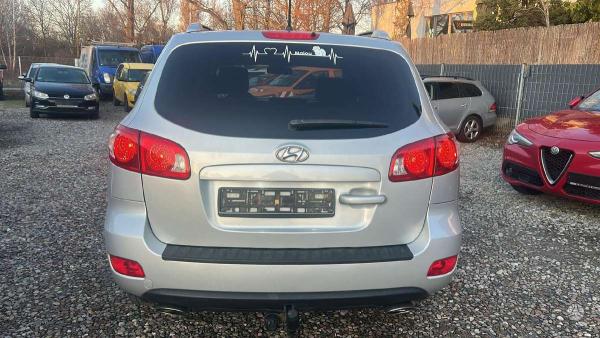 Grey Hyundai Santa Fe 2009 in Taurage, with an engine capacity of 2.19 L and mileage of 268 thousand km for 4350 €, photo 5 on AUTOMOTO.COM.LV