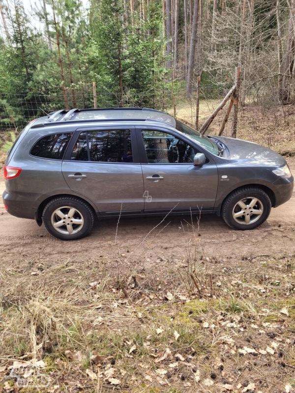 Grey Hyundai Santa Fe 2009 in Vilnius, with an engine capacity of 2.20 L and mileage of 236 thousand km for 4550 €, photo 1 on AUTOMOTO.COM.LV
