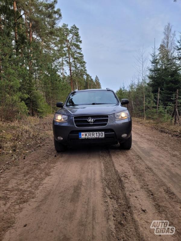 Grey Hyundai Santa Fe 2009 in Vilnius, with an engine capacity of 2.20 L and mileage of 236 thousand km for 4550 €, photo 3 on AUTOMOTO.COM.LV