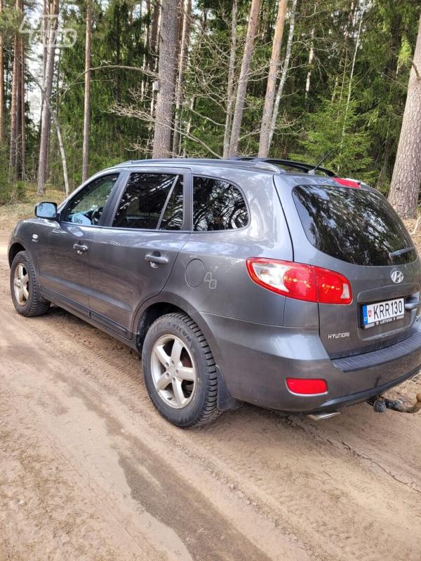 Grey Hyundai Santa Fe 2009 in Vilnius, with an engine capacity of 2.20 L and mileage of 236 thousand km for 4550 €, photo 4 on AUTOMOTO.COM.LV