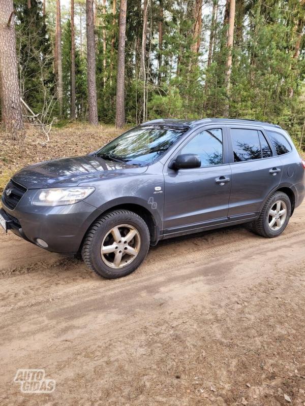 Grey Hyundai Santa Fe 2009 in Vilnius, with an engine capacity of 2.20 L and mileage of 236 thousand km for 4550 €, photo 6 on AUTOMOTO.COM.LV