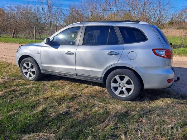 Pelēks Hyundai Santa Fe 2009 Cēsis, ar dzinēja tilpumu 2.20 L un nobraukumu 264 tūkst. km par 4500 €, foto 1 vietnē AUTOMOTO.COM.LV