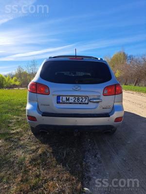 Pelēks Hyundai Santa Fe 2009 Cēsis, ar dzinēja tilpumu 2.20 L un nobraukumu 264 tūkst. km par 4500 €, foto 3 vietnē AUTOMOTO.COM.LV
