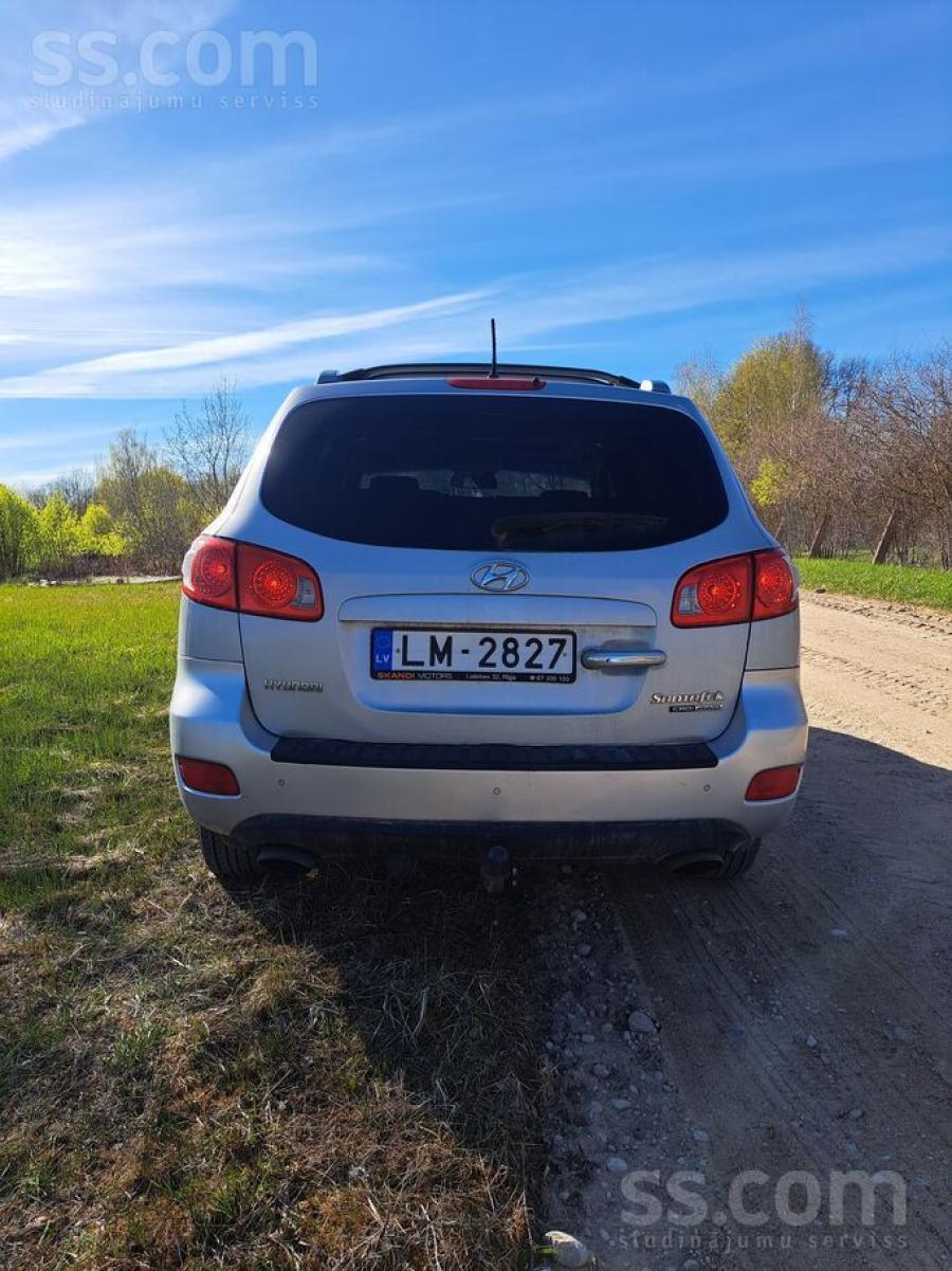Pelēks Hyundai Santa Fe 2009 Cēsis, ar dzinēja tilpumu 2.20 L un nobraukumu 264 tūkst. km par 4500 €, foto 3 vietnē AUTOMOTO.COM.LV