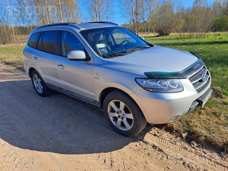 Pelēks Hyundai Santa Fe 2009 Cēsis, ar dzinēja tilpumu 2.20 L un nobraukumu 264 tūkst. km par 4500 €, foto 4 vietnē AUTOMOTO.COM.LV