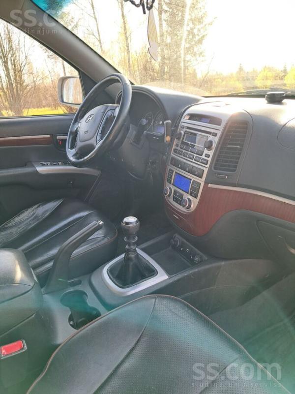 Pelēks Hyundai Santa Fe 2009 Cēsis, ar dzinēja tilpumu 2.20 L un nobraukumu 264 tūkst. km par 4500 €, foto 7 vietnē AUTOMOTO.COM.LV