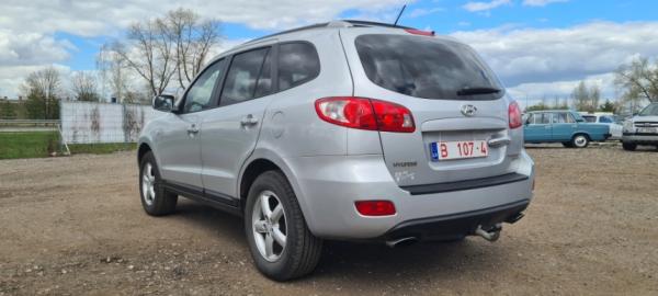Grey Hyundai Santa Fe 2009 in Riga, with an engine capacity of 2.20 L and mileage of 224 thousand km for 6750 €, photo 3 on AUTOMOTO.COM.LV