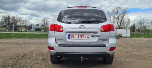 Grey Hyundai Santa Fe 2009 in Riga, with an engine capacity of 2.20 L and mileage of 224 thousand km for 6750 €, photo 4 on AUTOMOTO.COM.LV