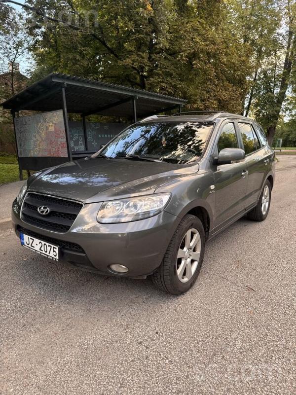 Pelēks Hyundai Santa Fe 2009 Rīga, ar dzinēja tilpumu 2.20 L un nobraukumu 367 tūkst. km par 3650 €, foto 1 vietnē AUTOMOTO.COM.LV