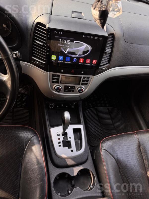 Pelēks Hyundai Santa Fe 2009 Rīga, ar dzinēja tilpumu 2.20 L un nobraukumu 367 tūkst. km par 3650 €, foto 7 vietnē AUTOMOTO.COM.LV