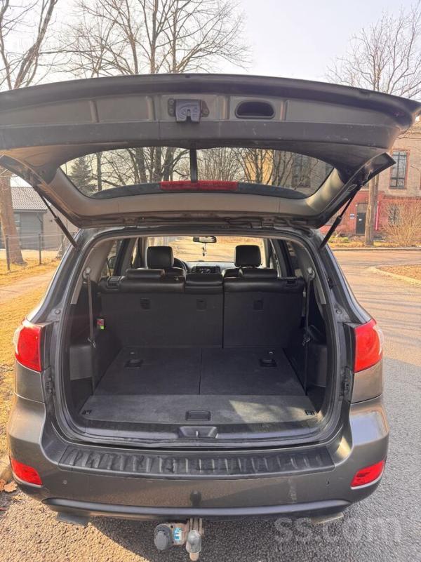 Pelēks Hyundai Santa Fe 2009 Rīga, ar dzinēja tilpumu 2.20 L un nobraukumu 367 tūkst. km par 3650 €, foto 8 vietnē AUTOMOTO.COM.LV
