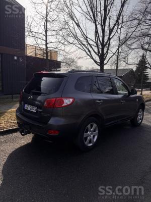 Grey Hyundai Santa Fe 2009 in Riga, with an engine capacity of 2.20 L and mileage of 367 thousand km for 3650 €, photo 12 on AUTOMOTO.COM.LV