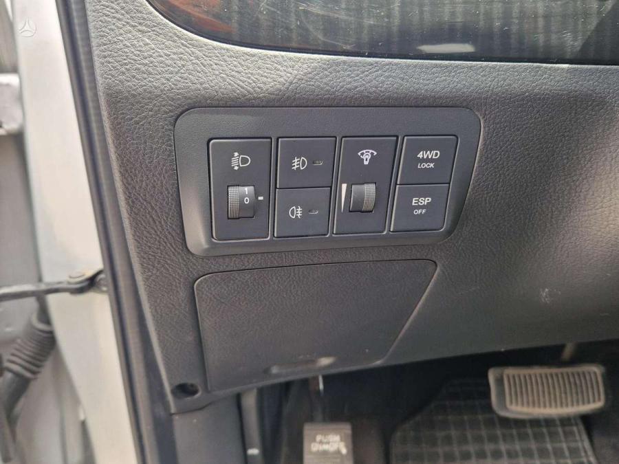 Pelēks Hyundai Santa Fe 2009 Vilkaviškis, ar dzinēja tilpumu 2.19 L un nobraukumu 183 tūkst. km par 4150 €, foto 12 vietnē AUTOMOTO.COM.LV
