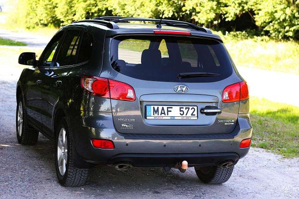 Grey Hyundai Santa Fe 2009 in Kretinga, with an engine capacity of 2.20 L and mileage of 296 thousand km for 4199 €, photo 7 on AUTOMOTO.COM.LV