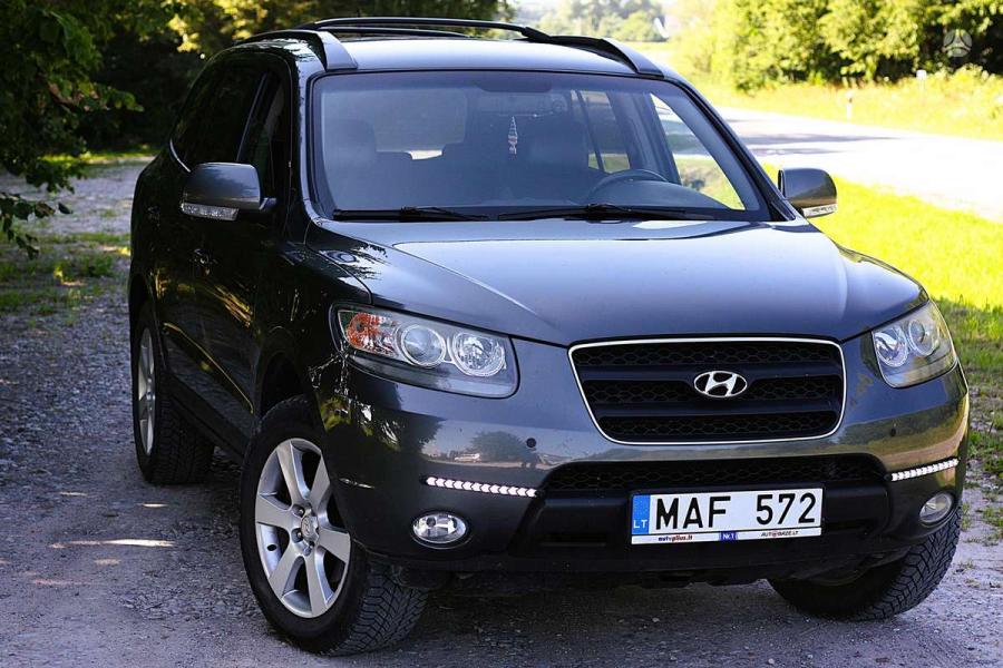 Pelēks Hyundai Santa Fe 2009 Kretinga, ar dzinēja tilpumu 2.20 L un nobraukumu 296 tūkst. km par 4199 €, foto 3 vietnē AUTOMOTO.COM.LV
