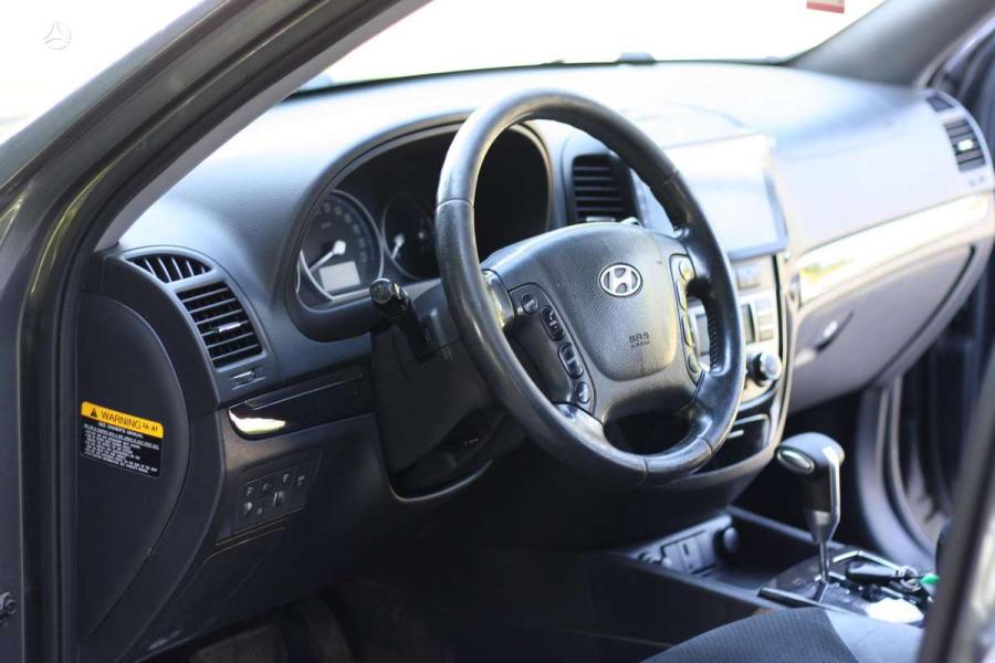 Pelēks Hyundai Santa Fe 2009 Kretinga, ar dzinēja tilpumu 2.20 L un nobraukumu 296 tūkst. km par 4199 €, foto 11 vietnē AUTOMOTO.COM.LV