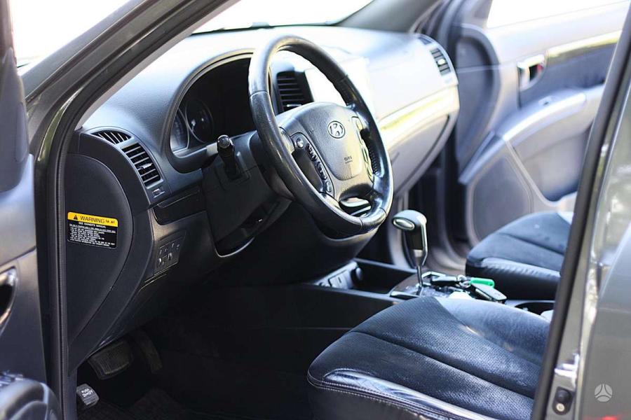 Pelēks Hyundai Santa Fe 2009 Kretinga, ar dzinēja tilpumu 2.20 L un nobraukumu 296 tūkst. km par 4199 €, foto 12 vietnē AUTOMOTO.COM.LV