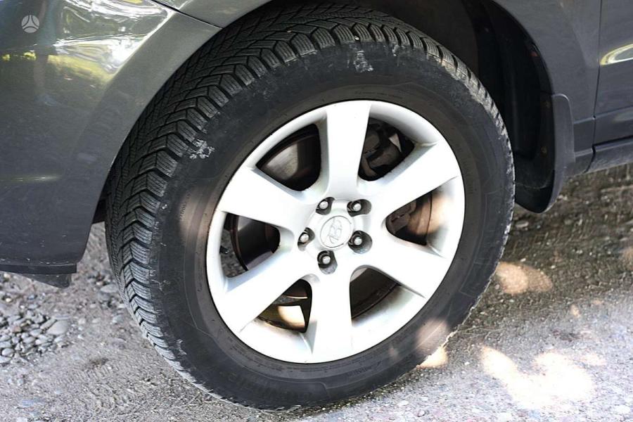 Pelēks Hyundai Santa Fe 2009 Kretinga, ar dzinēja tilpumu 2.20 L un nobraukumu 296 tūkst. km par 4199 €, foto 26 vietnē AUTOMOTO.COM.LV