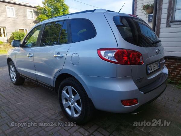 Grey Hyundai Santa Fe 2009 in Tartu, with an engine capacity of 2.20 L and mileage of 253 thousand km for 5990 €, photo 3 on AUTOMOTO.COM.LV
