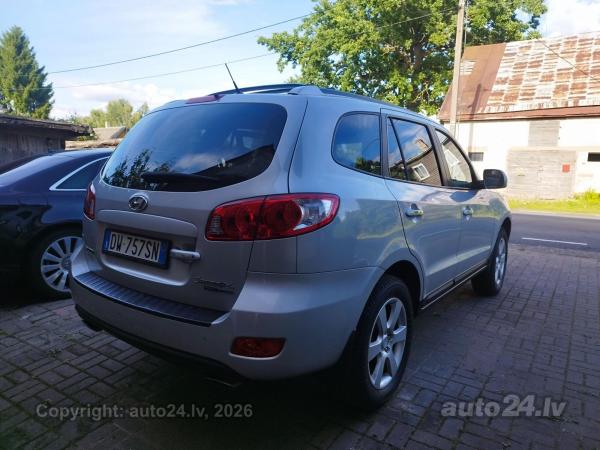 Grey Hyundai Santa Fe 2009 in Tartu, with an engine capacity of 2.20 L and mileage of 253 thousand km for 5990 €, photo 4 on AUTOMOTO.COM.LV