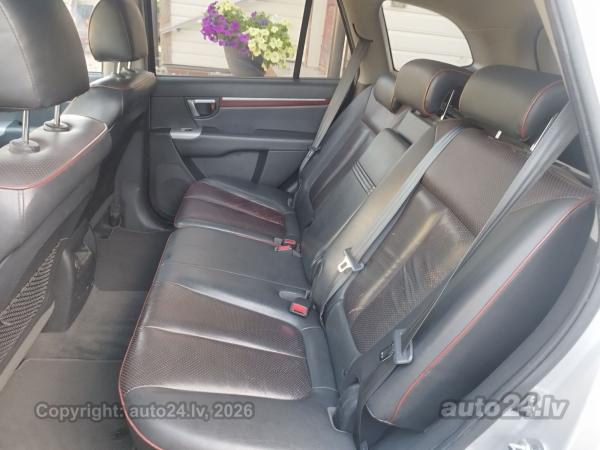 Grey Hyundai Santa Fe 2009 in Tartu, with an engine capacity of 2.20 L and mileage of 253 thousand km for 5990 €, photo 5 on AUTOMOTO.COM.LV