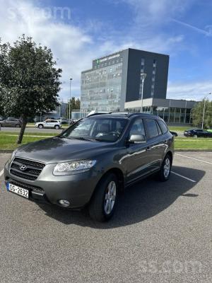 Pelēks Hyundai Santa Fe 2009 Rīga, ar dzinēja tilpumu 2.20 L un nobraukumu 239 tūkst. km par 4200 €, foto  vietnē AUTOMOTO.COM.LV