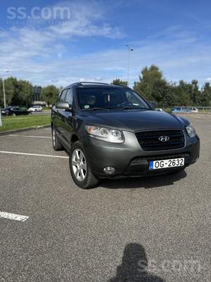 Pelēks Hyundai Santa Fe 2009 Rīga, ar dzinēja tilpumu 2.20 L un nobraukumu 239 tūkst. km par 4200 €, foto 3 vietnē AUTOMOTO.COM.LV