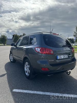 Pelēks Hyundai Santa Fe 2009 Rīga, ar dzinēja tilpumu 2.20 L un nobraukumu 239 tūkst. km par 4200 €, foto 4 vietnē AUTOMOTO.COM.LV