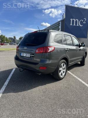 Pelēks Hyundai Santa Fe 2009 Rīga, ar dzinēja tilpumu 2.20 L un nobraukumu 239 tūkst. km par 4200 €, foto 5 vietnē AUTOMOTO.COM.LV