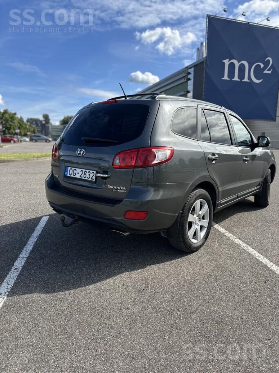 Pelēks Hyundai Santa Fe 2009 Rīga, ar dzinēja tilpumu 2.20 L un nobraukumu 239 tūkst. km par 4200 €, foto 5 vietnē AUTOMOTO.COM.LV