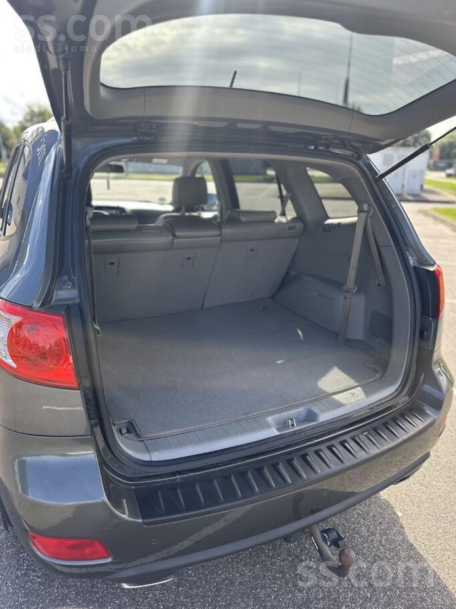 Pelēks Hyundai Santa Fe 2009 Rīga, ar dzinēja tilpumu 2.20 L un nobraukumu 239 tūkst. km par 4200 €, foto 7 vietnē AUTOMOTO.COM.LV