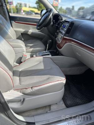 Pelēks Hyundai Santa Fe 2009 Rīga, ar dzinēja tilpumu 2.20 L un nobraukumu 239 tūkst. km par 4200 €, foto 10 vietnē AUTOMOTO.COM.LV