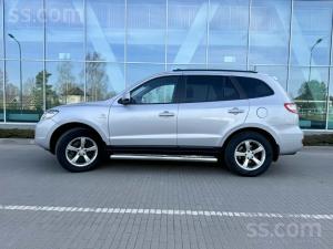 Pelēks Hyundai Santa Fe 2009 Rēzekne, ar dzinēja tilpumu 2.20 L un nobraukumu 233 tūkst. km par 4600 €, foto 3 vietnē AUTOMOTO.COM.LV