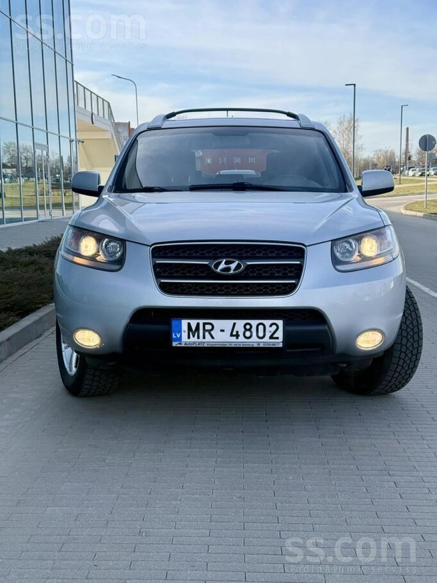 Pelēks Hyundai Santa Fe 2009 Rēzekne, ar dzinēja tilpumu 2.20 L un nobraukumu 233 tūkst. km par 4600 €, foto 4 vietnē AUTOMOTO.COM.LV