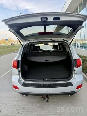 Pelēks Hyundai Santa Fe 2009 Rēzekne, ar dzinēja tilpumu 2.20 L un nobraukumu 233 tūkst. km par 4600 €, foto 6 vietnē AUTOMOTO.COM.LV