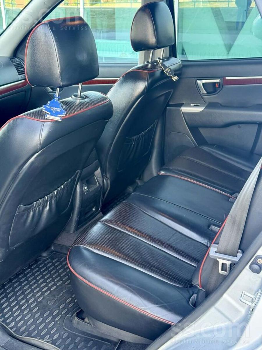 Pelēks Hyundai Santa Fe 2009 Rēzekne, ar dzinēja tilpumu 2.20 L un nobraukumu 233 tūkst. km par 4600 €, foto 8 vietnē AUTOMOTO.COM.LV