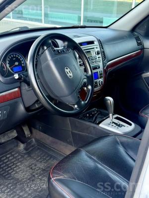 Pelēks Hyundai Santa Fe 2009 Rēzekne, ar dzinēja tilpumu 2.20 L un nobraukumu 233 tūkst. km par 4600 €, foto 10 vietnē AUTOMOTO.COM.LV