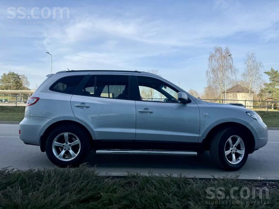 Pelēks Hyundai Santa Fe 2009 Rēzekne, ar dzinēja tilpumu 2.20 L un nobraukumu 233 tūkst. km par 4600 €, foto 12 vietnē AUTOMOTO.COM.LV