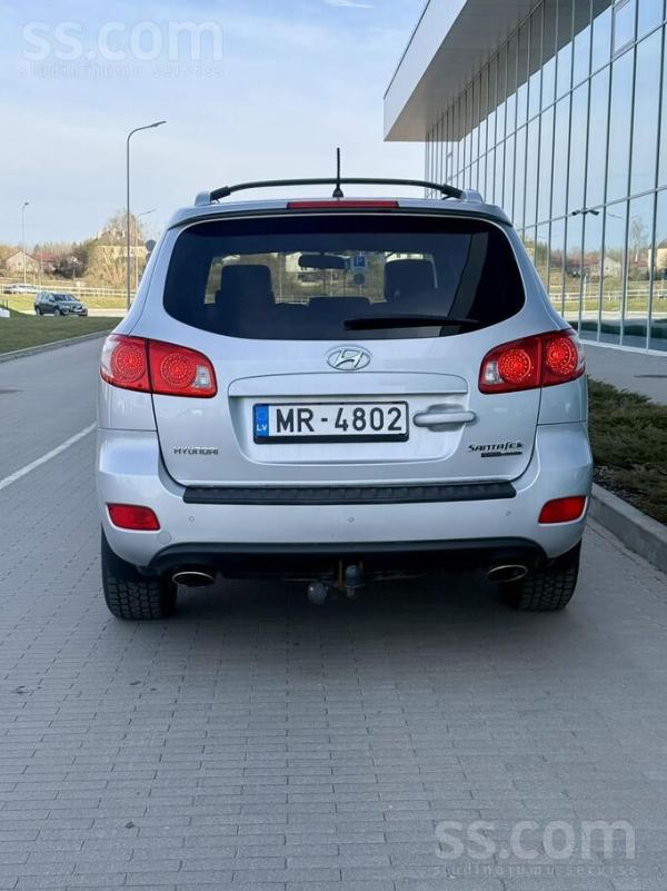 Grey Hyundai Santa Fe 2009 in Rezekne, with an engine capacity of 2.20 L and mileage of 233 thousand km for 4600 €, photo 11 on AUTOMOTO.COM.LV