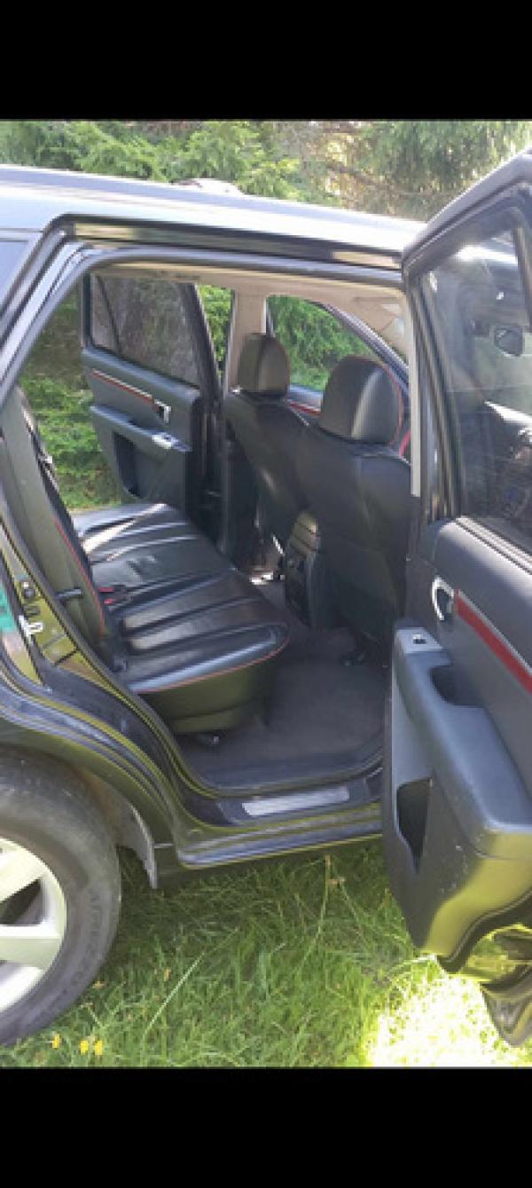Hyundai Santa Fe 2009 Tallina vietnÄ PelÄks Hyundai Santa Fe 2009 Tallina, ar dzinÄja tilpumu 2.20 L un nobraukumu 341 tÅ«kst. km par 4700 ā¬, foto 5 vietnÄ AUTOMOTO.COM.LV