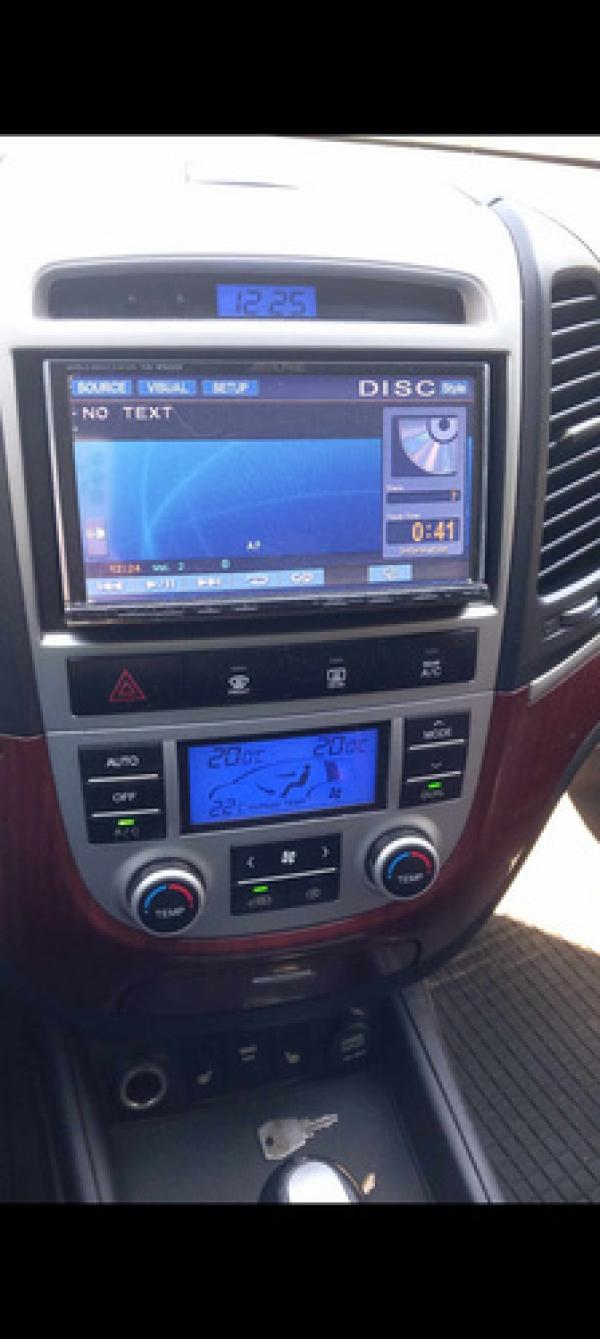 Hyundai Santa Fe 2009 Tallina vietnÄ PelÄks Hyundai Santa Fe 2009 Tallina, ar dzinÄja tilpumu 2.20 L un nobraukumu 341 tÅ«kst. km par 4700 ā¬, foto 7 vietnÄ AUTOMOTO.COM.LV