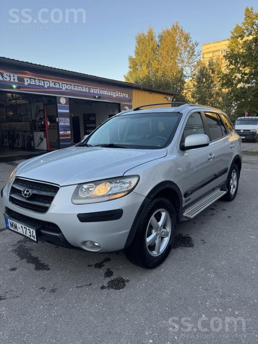 Grey Hyundai Santa Fe 2009 in Riga, with an engine capacity of 2.20 L and mileage of 273 thousand km for 3700 €, photo 3 on AUTOMOTO.COM.LV