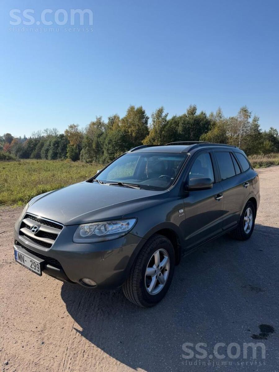 Grey Hyundai Santa Fe 2009 in Talsi, with an engine capacity of 2.20 L and mileage of 334 thousand km for 3500 €, photo 1 on AUTOMOTO.COM.LV