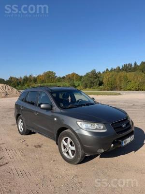 Grey Hyundai Santa Fe 2009 in Talsi, with an engine capacity of 2.20 L and mileage of 334 thousand km for 3500 €, photo 3 on AUTOMOTO.COM.LV