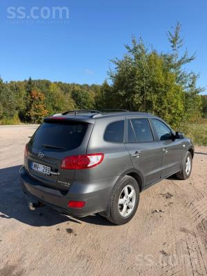 Grey Hyundai Santa Fe 2009 in Talsi, with an engine capacity of 2.20 L and mileage of 334 thousand km for 3500 €, photo 4 on AUTOMOTO.COM.LV