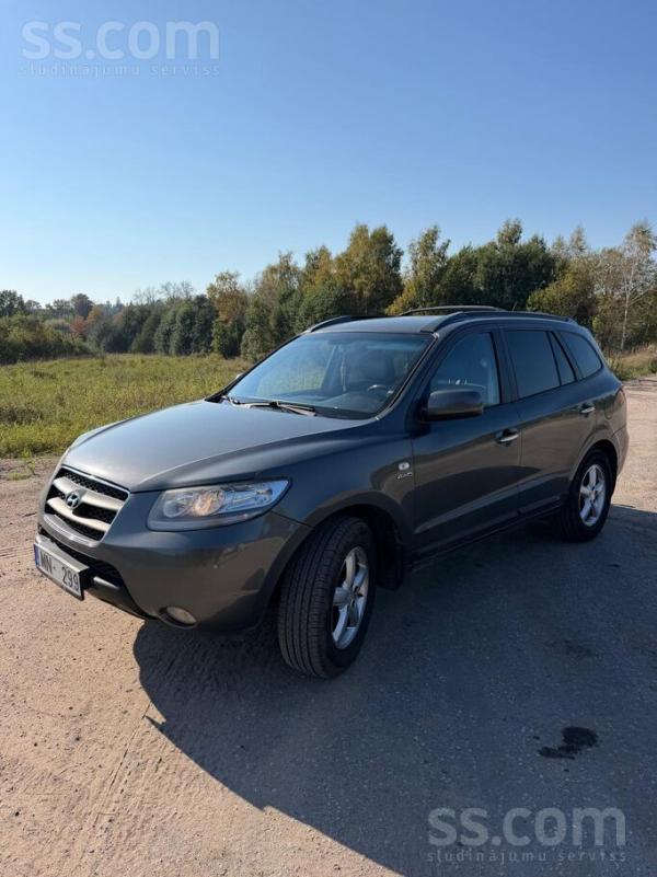 Grey Hyundai Santa Fe 2009 in Talsi, with an engine capacity of 2.20 L and mileage of 334 thousand km for 3500 €, photo 11 on AUTOMOTO.COM.LV